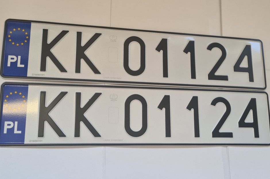W Krakowie nowe tablice samochodowe wystarczą na 20 lat