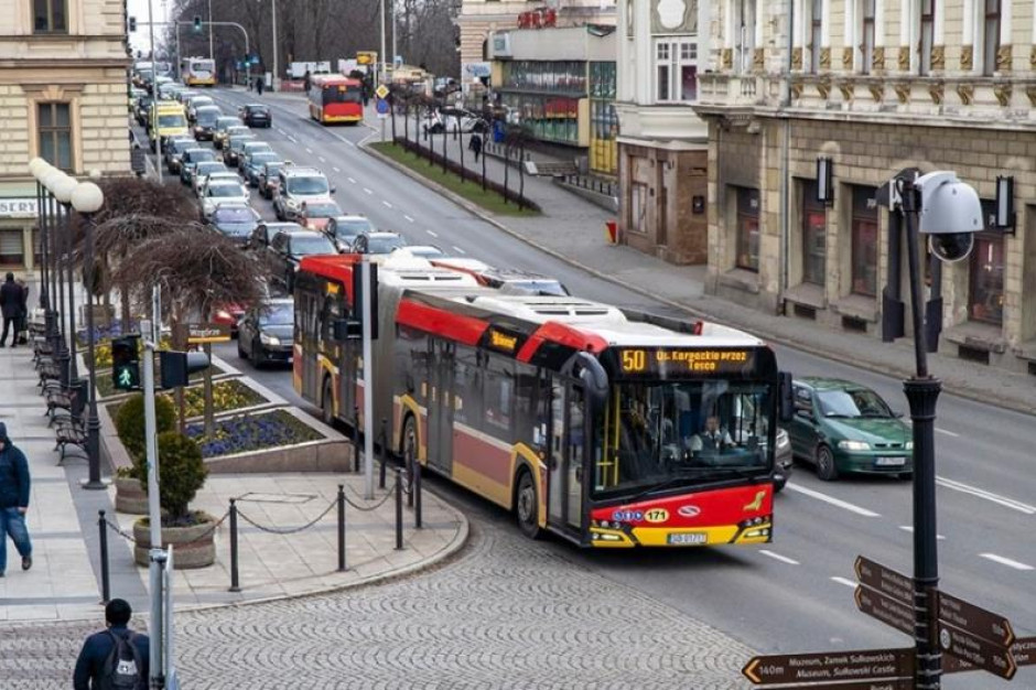 Śląskie: Cztery autobusy przegubowe dotarły do bielskiego przewoźnika