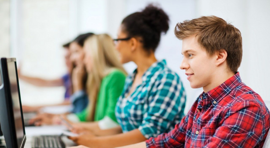 Jaki sprzęt komputerowy powinna posiadać szkoła? Ministerstwo określiło wymagania