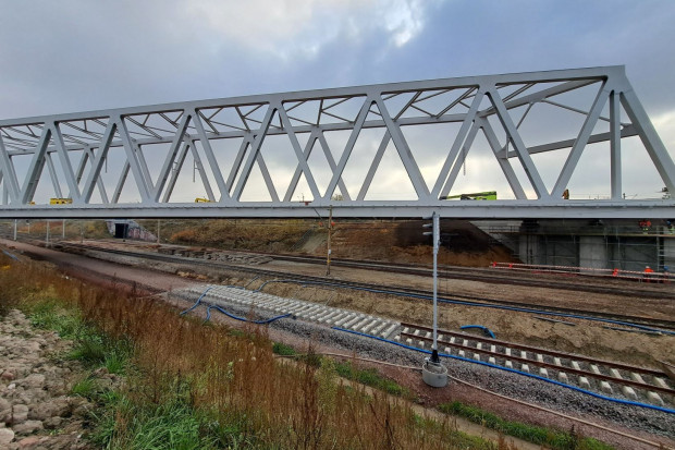 Warszawa ma ‎nowy wiadukt kolejowy. To pierwszy taki obiekt w Polsce