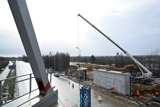 Trwa budowa wiaduktu w Rudnej Małej. Do kiedy utrudnienia?