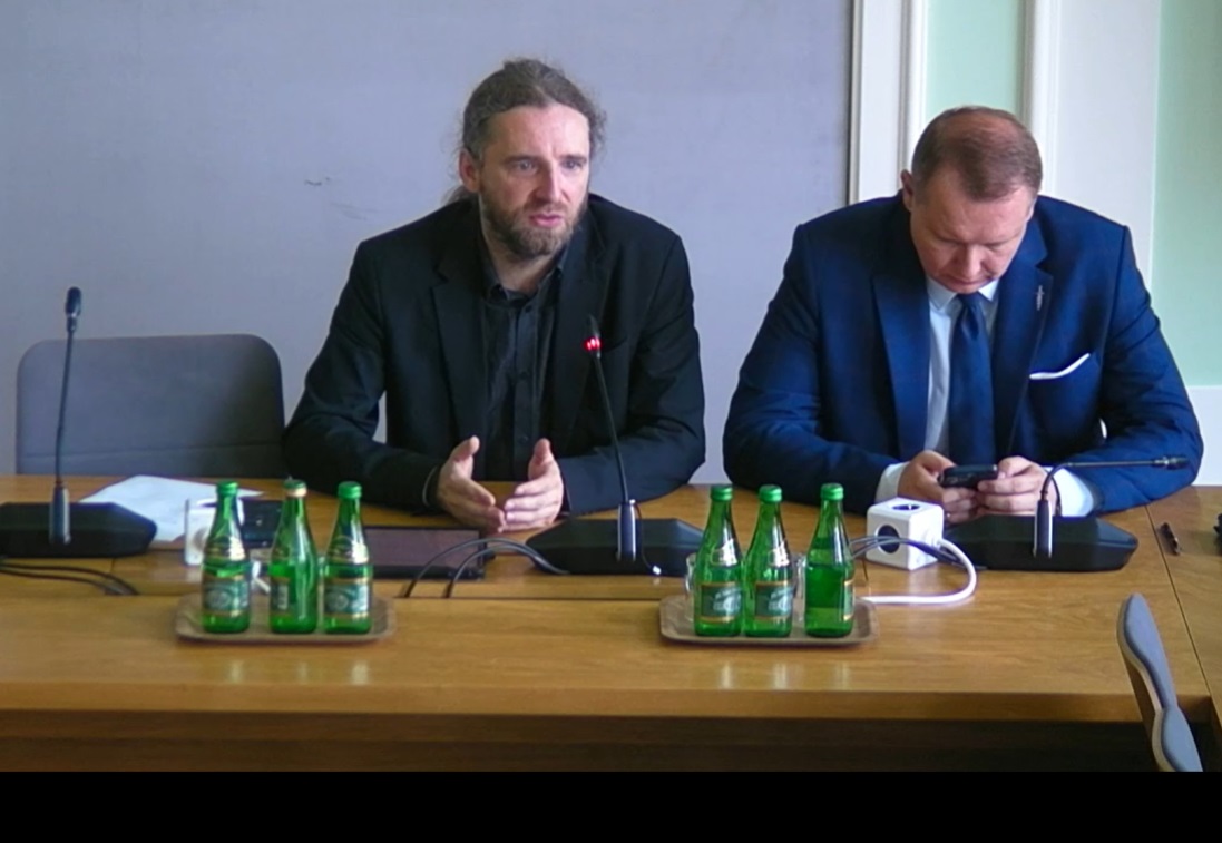 Zakaz wyprzedzania dla ciężarówek. Ostra krytyka ministerialnego pomysłu