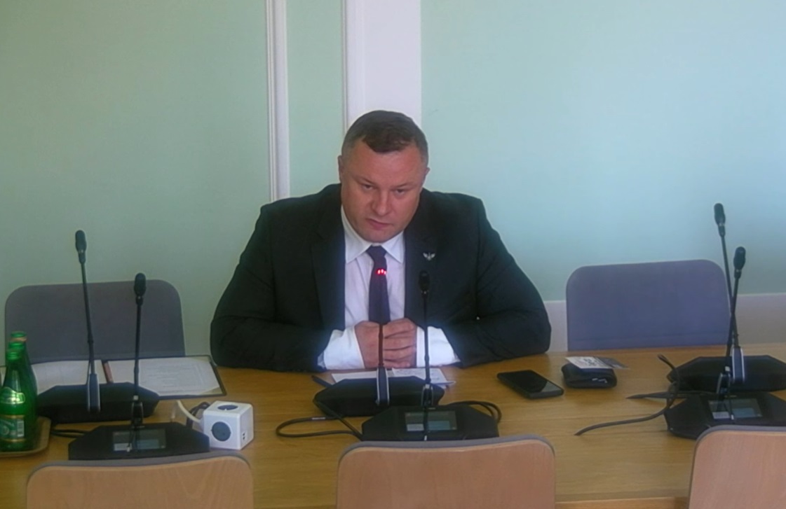 Zakaz wyprzedzania dla ciężarówek. Ostra krytyka ministerialnego pomysłu