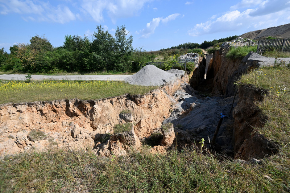 Ogromne osuwisko koło Iwanisk. Powołano specjalną komisję do zbadania ...