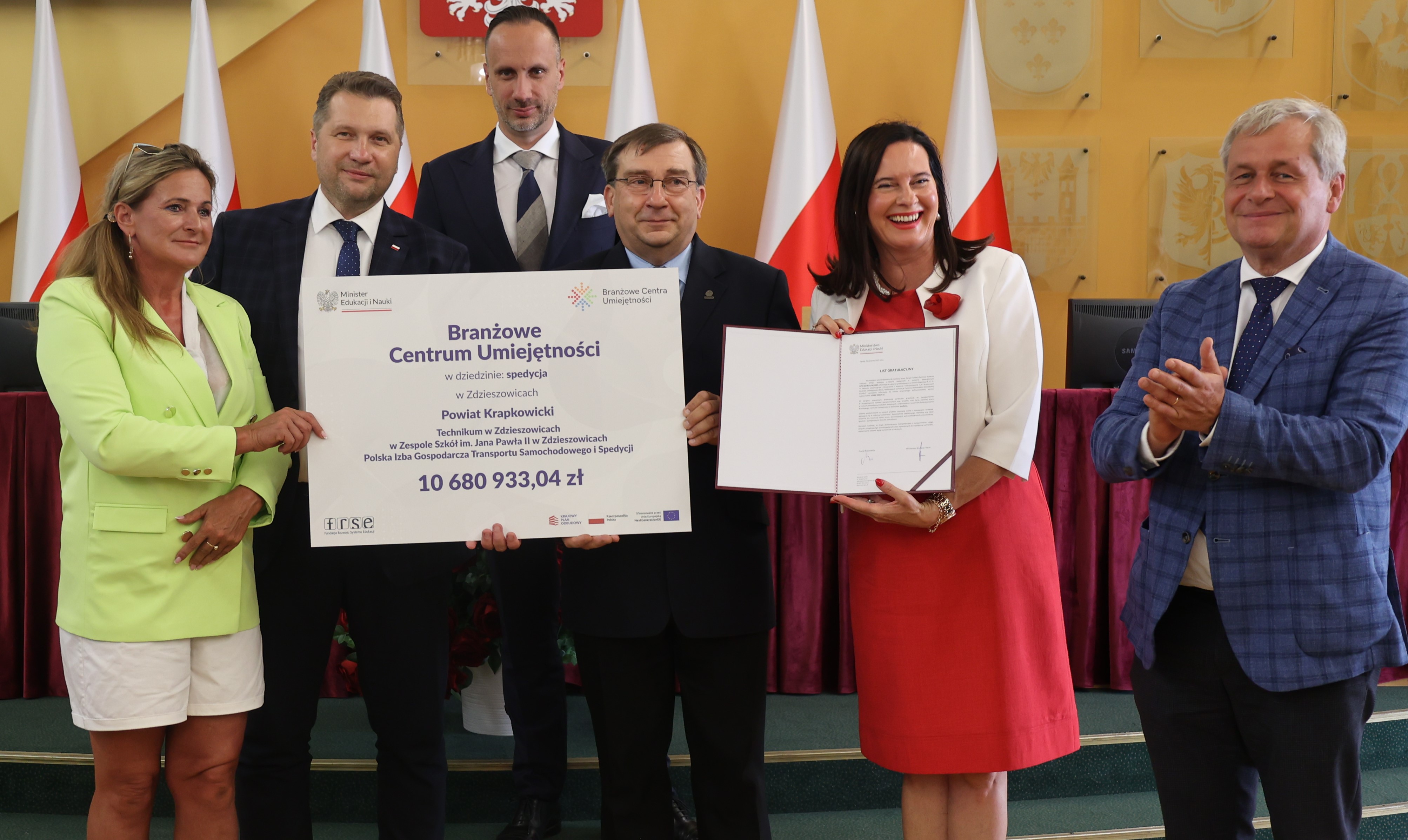 Branżowe centra umiejętności. Minister rozdaje czeki na ich finansowanie