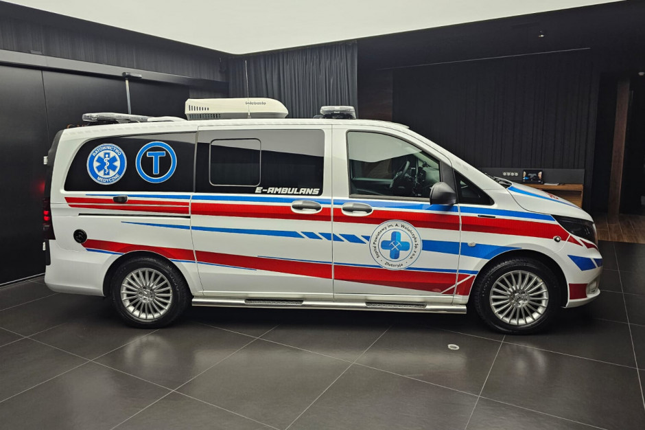 Jedyny taki w kraju. W pełni elektryczny ambulans już wozi szpitalnych ...