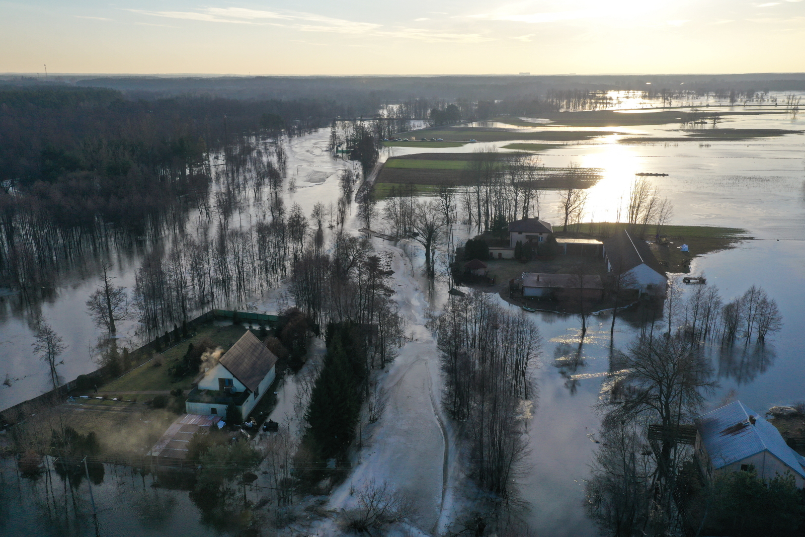 Powódź we wsi Młynarze na Mazowszu. Część mieszkańców odcięta